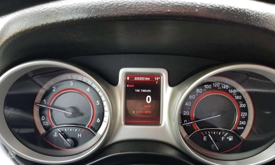 Grey Fiat Freemont 2013 in Siauliai, with an engine capacity of 1.96 L and mileage of 225 thousand km for 4950 €, photo 17 on AUTOMOTO.COM.LV