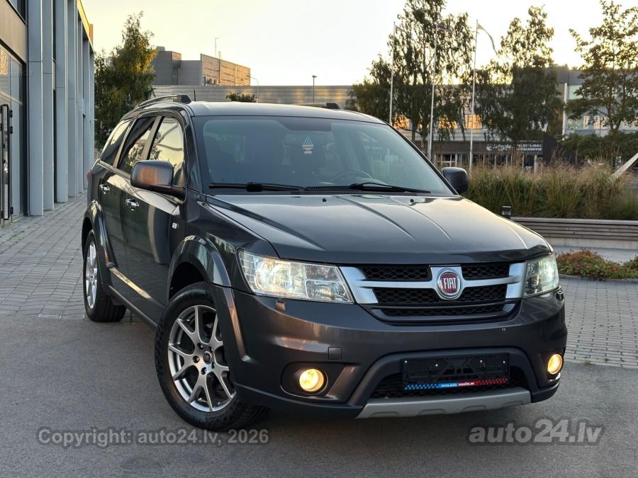 Grey Fiat Freemont 2014 in Tallinn, with an engine capacity of 2.00 L and mileage of 203 thousand km for 4990 €, photo 1 on AUTOMOTO.COM.LV