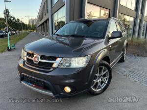 Grey Fiat Freemont 2014 in Tallinn, with an engine capacity of 2.00 L and mileage of 203 thousand km for 4990 €, photo 7 on AUTOMOTO.COM.LV
