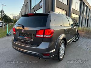 Grey Fiat Freemont 2014 in Tallinn, with an engine capacity of 2.00 L and mileage of 203 thousand km for 4990 €, photo 10 on AUTOMOTO.COM.LV