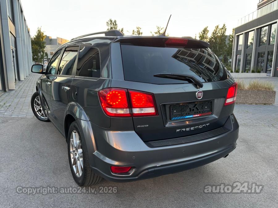 Grey Fiat Freemont 2014 in Tallinn, with an engine capacity of 2.00 L and mileage of 203 thousand km for 4990 €, photo 13 on AUTOMOTO.COM.LV