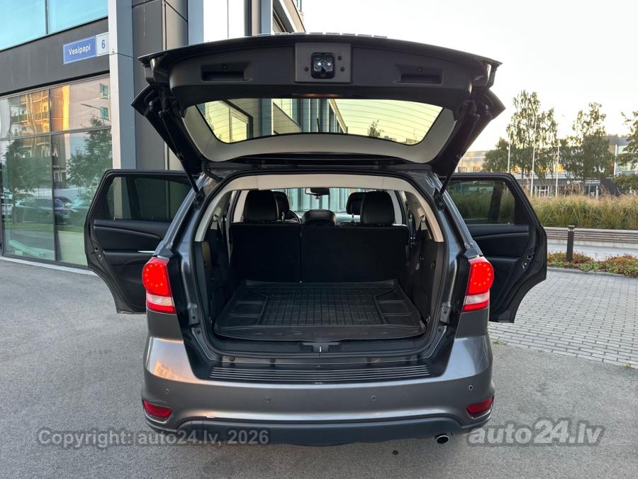 Grey Fiat Freemont 2014 in Tallinn, with an engine capacity of 2.00 L and mileage of 203 thousand km for 4990 €, photo 22 on AUTOMOTO.COM.LV