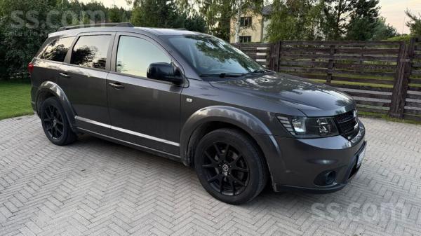 Pelēks Fiat Freemont 2015 Rīga, ar dzinēja tilpumu 2.00 L un nobraukumu 215 tūkst. km par 7300 €, foto 1 vietnē AUTOMOTO.COM.LV