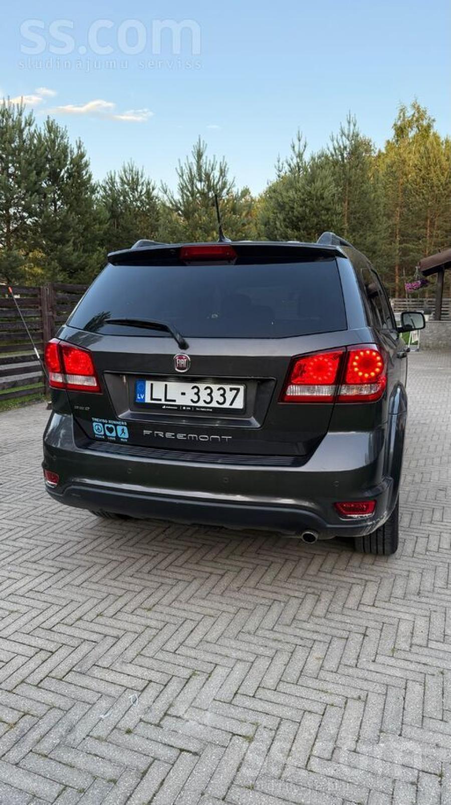 Grey Fiat Freemont 2015 in Riga, with an engine capacity of 2.00 L and mileage of 215 thousand km for 7300 €, photo 4 on AUTOMOTO.COM.LV