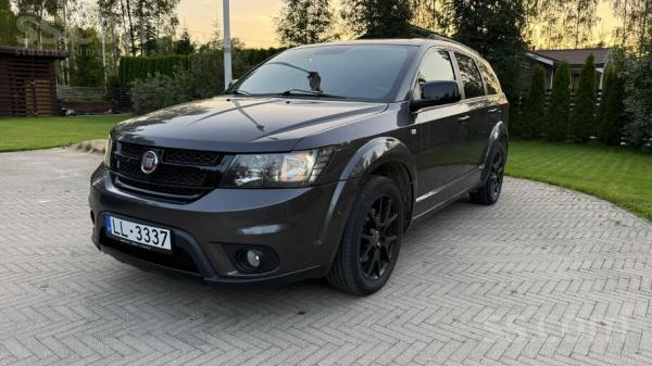 Pelēks Fiat Freemont 2015 Rīga, ar dzinēja tilpumu 2.00 L un nobraukumu 215 tūkst. km par 7300 €, foto 5 vietnē AUTOMOTO.COM.LV
