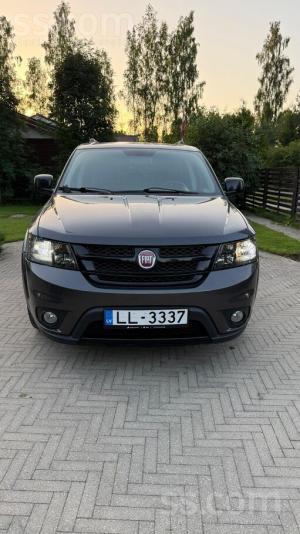 Grey Fiat Freemont 2015 in Riga, with an engine capacity of 2.00 L and mileage of 215 thousand km for 7300 €, photo 7 on AUTOMOTO.COM.LV