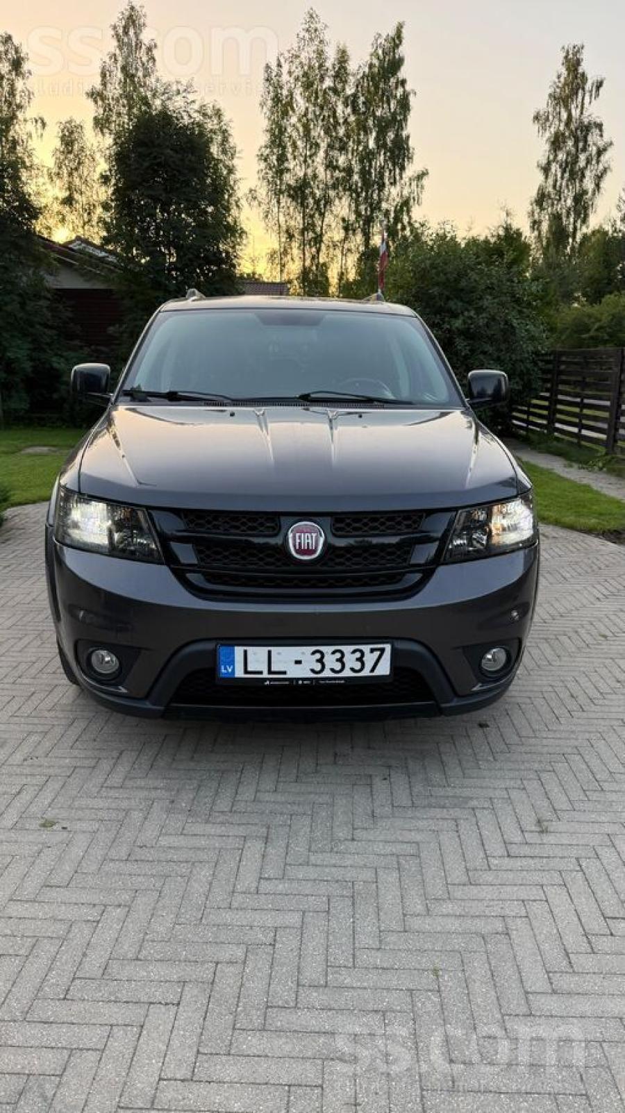 Grey Fiat Freemont 2015 in Riga, with an engine capacity of 2.00 L and mileage of 215 thousand km for 7300 €, photo 7 on AUTOMOTO.COM.LV