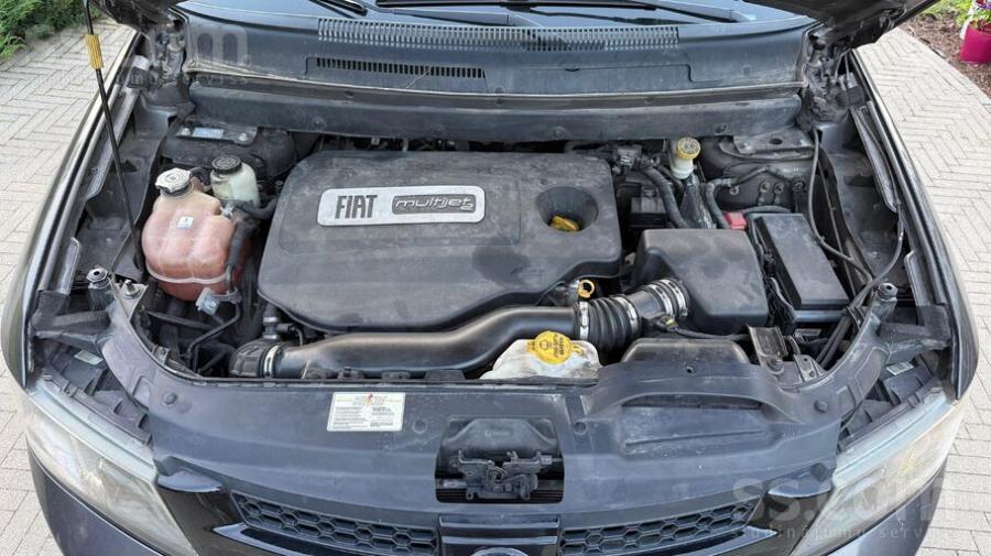 Grey Fiat Freemont 2015 in Riga, with an engine capacity of 2.00 L and mileage of 215 thousand km for 7300 €, photo 8 on AUTOMOTO.COM.LV