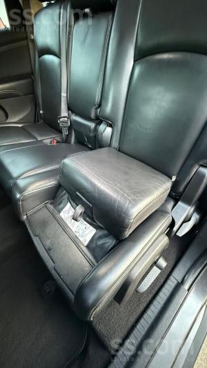 Grey Fiat Freemont 2015 in Riga, with an engine capacity of 2.00 L and mileage of 215 thousand km for 7300 €, photo 12 on AUTOMOTO.COM.LV