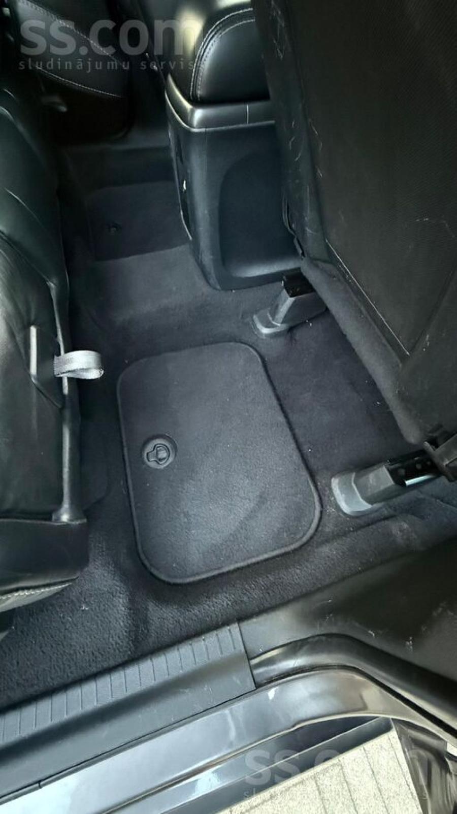 Grey Fiat Freemont 2015 in Riga, with an engine capacity of 2.00 L and mileage of 215 thousand km for 7300 €, photo 13 on AUTOMOTO.COM.LV