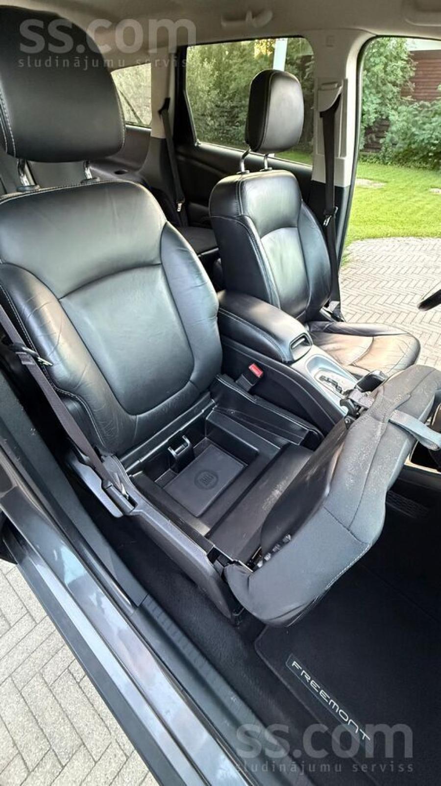 Grey Fiat Freemont 2015 in Riga, with an engine capacity of 2.00 L and mileage of 215 thousand km for 7300 €, photo 15 on AUTOMOTO.COM.LV