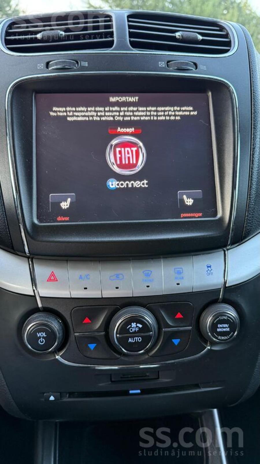Grey Fiat Freemont 2015 in Riga, with an engine capacity of 2.00 L and mileage of 215 thousand km for 7300 €, photo 16 on AUTOMOTO.COM.LV
