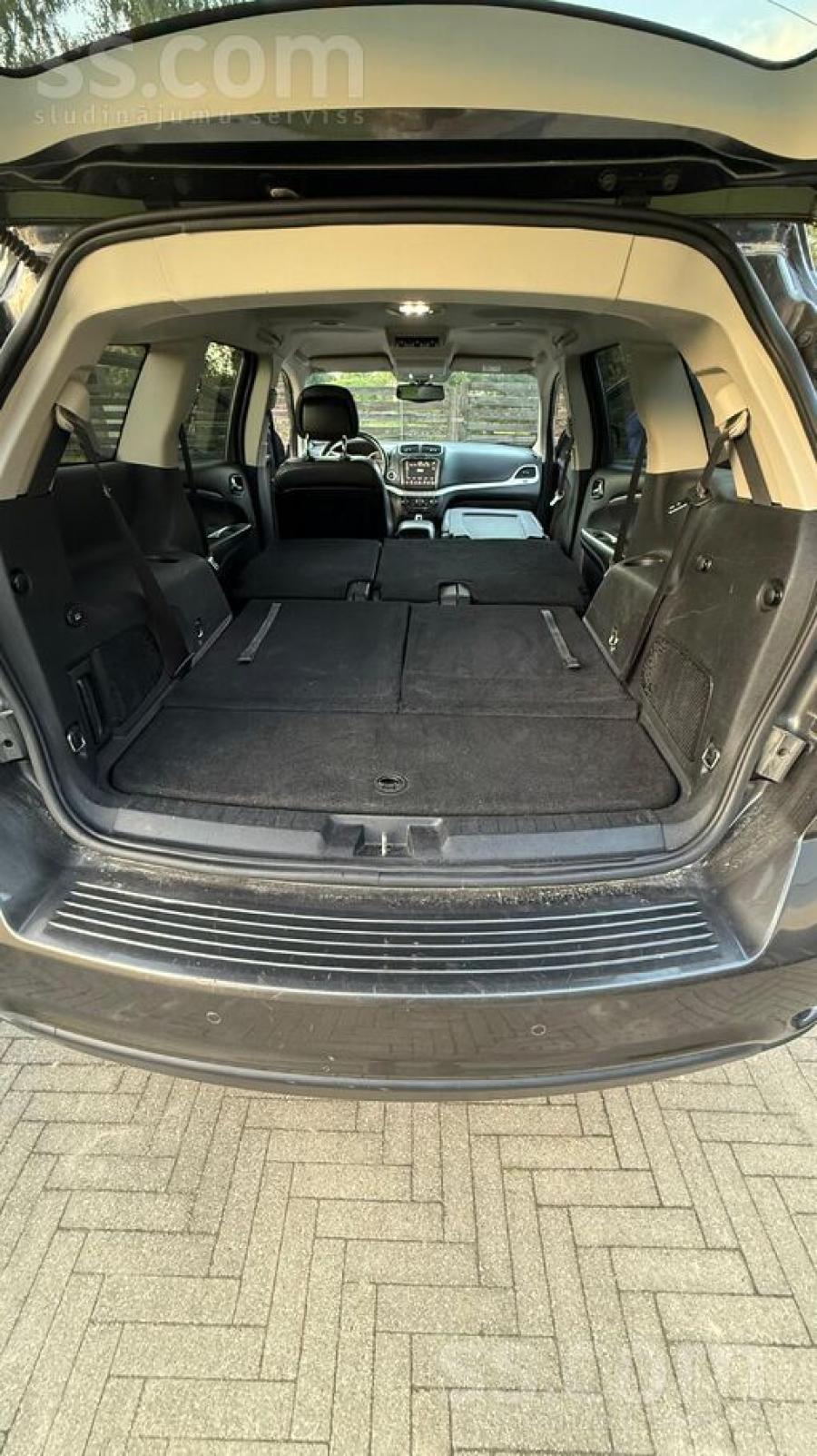 Grey Fiat Freemont 2015 in Riga, with an engine capacity of 2.00 L and mileage of 215 thousand km for 7300 €, photo 19 on AUTOMOTO.COM.LV