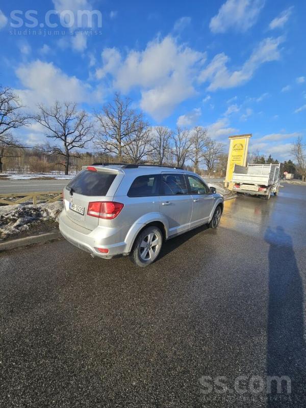 Grey Fiat Freemont 2011 in Aizkraukle, with an engine capacity of 2.00 L and mileage of 301 thousand km for 3500 €, photo 4 on AUTOMOTO.COM.LV