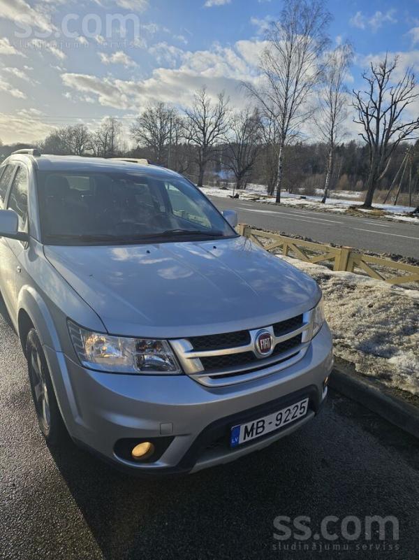 Grey Fiat Freemont 2011 in Aizkraukle, with an engine capacity of 2.00 L and mileage of 301 thousand km for 3500 €, photo 5 on AUTOMOTO.COM.LV