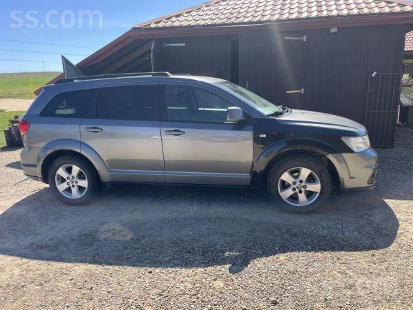 Grey Fiat Freemont 2011 in Tukums, with an engine capacity of 2.00 L and mileage of 304 thousand km for 3200 €, photo 5 on AUTOMOTO.COM.LV