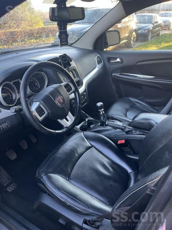 Grey Fiat Freemont 2011 in Tukums, with an engine capacity of 2.00 L and mileage of 304 thousand km for 3200 €, photo 7 on AUTOMOTO.COM.LV