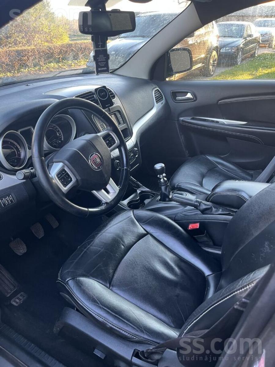 Grey Fiat Freemont 2011 in Tukums, with an engine capacity of 2.00 L and mileage of 304 thousand km for 3200 €, photo 7 on AUTOMOTO.COM.LV