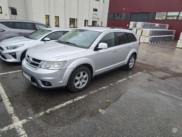Pelēks Fiat Freemont 2012 Kauņa, ar dzinēja tilpumu 1.96 L un nobraukumu 270 tūkst. km par 3500 €, foto 2 vietnē AUTOMOTO.COM.LV