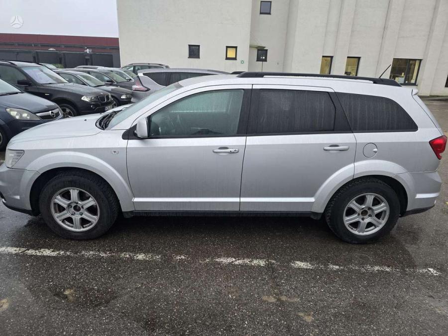 Grey Fiat Freemont 2012 in Kaunas, with an engine capacity of 1.96 L and mileage of 270 thousand km for 3500 €, photo 4 on AUTOMOTO.COM.LV