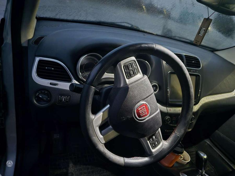 Grey Fiat Freemont 2012 in Kaunas, with an engine capacity of 1.96 L and mileage of 270 thousand km for 3500 €, photo 6 on AUTOMOTO.COM.LV