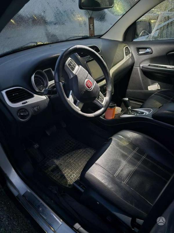 Pelēks Fiat Freemont 2012 Kauņa, ar dzinēja tilpumu 1.96 L un nobraukumu 270 tūkst. km par 3500 €, foto 6 vietnē AUTOMOTO.COM.LV