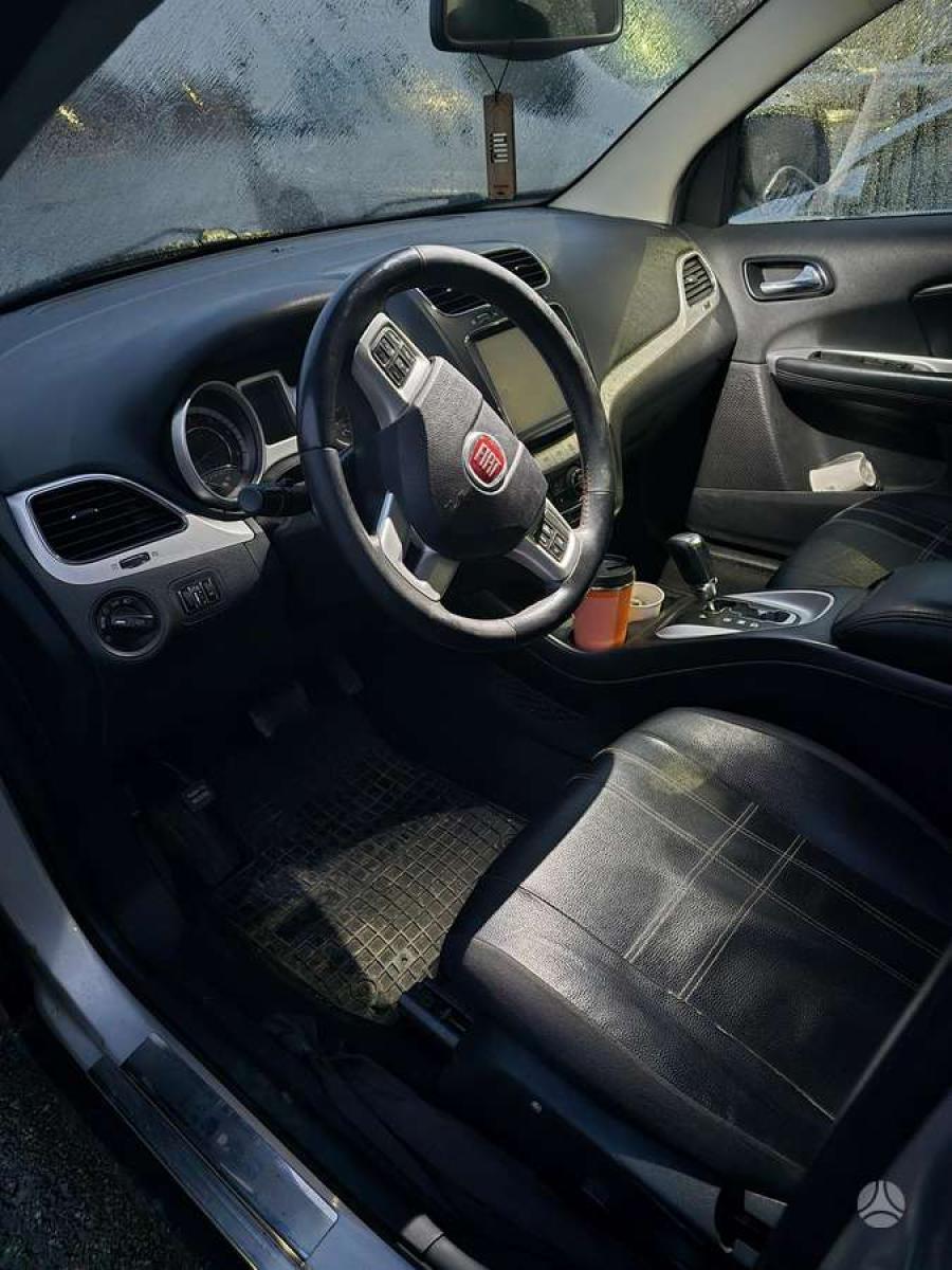 Grey Fiat Freemont 2012 in Kaunas, with an engine capacity of 1.96 L and mileage of 270 thousand km for 3500 €, photo 7 on AUTOMOTO.COM.LV
