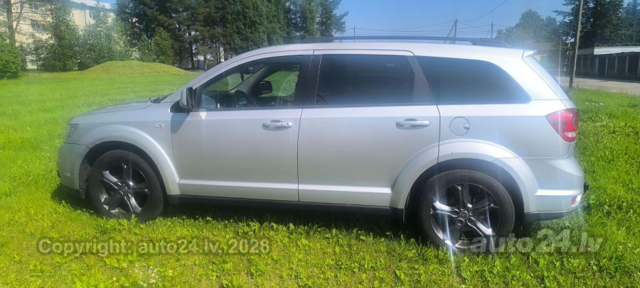 Pelēks Fiat Freemont 2012 Tallina, ar dzinēja tilpumu 2.00 L un nobraukumu 263 tūkst. km par 3500 €, foto 3 vietnē AUTOMOTO.COM.LV