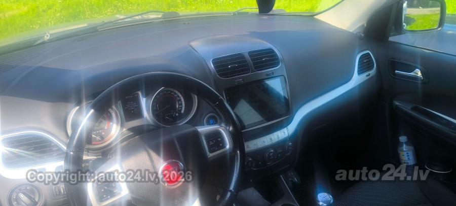 Pelēks Fiat Freemont 2012 Tallina, ar dzinēja tilpumu 2.00 L un nobraukumu 263 tūkst. km par 3500 €, foto 5 vietnē AUTOMOTO.COM.LV