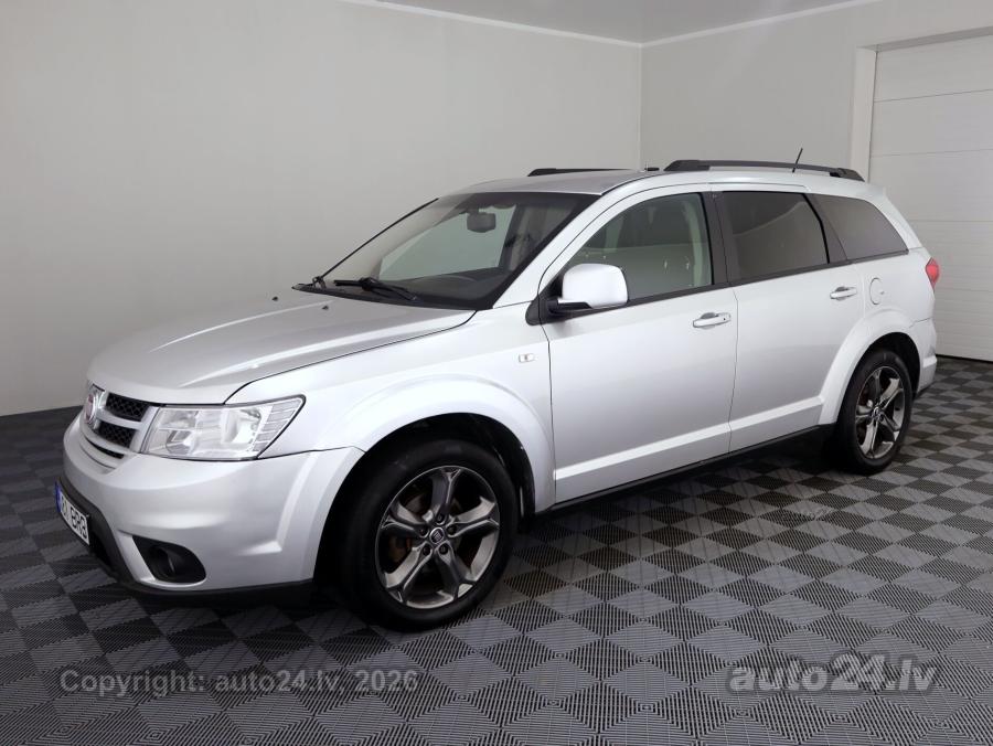 Pelēks Fiat Freemont 2012 Tallina, ar dzinēja tilpumu 2.00 L un nobraukumu 269 tūkst. km par 2999 €, foto 3 vietnē AUTOMOTO.COM.LV