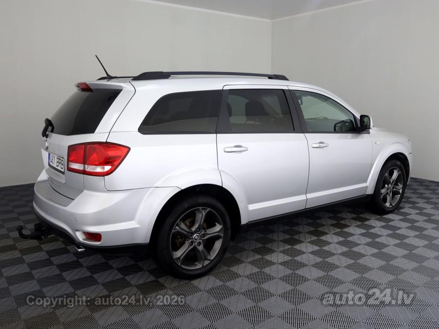 Pelēks Fiat Freemont 2012 Tallina, ar dzinēja tilpumu 2.00 L un nobraukumu 269 tūkst. km par 2999 €, foto 4 vietnē AUTOMOTO.COM.LV