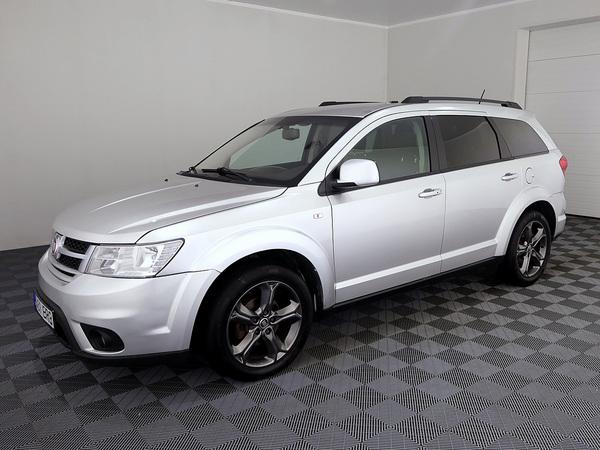 Pelēks Fiat Freemont 2012 Tallina, ar dzinēja tilpumu 2.00 L un nobraukumu 269 tūkst. km par 2999 €, foto 3 vietnē AUTOMOTO.COM.LV