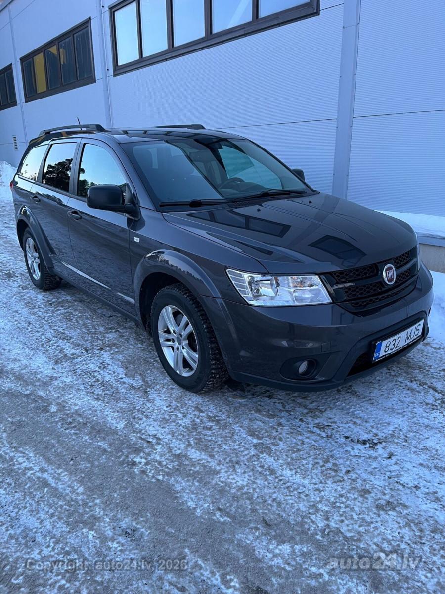 Pelēks Fiat Freemont 2014 Tallina, ar dzinēja tilpumu 2.00 L un nobraukumu 322 tūkst. km par 6999 €, foto 1 vietnē AUTOMOTO.COM.LV