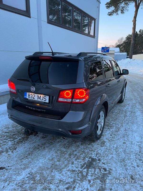 Grey Fiat Freemont 2014 in Tallinn, with an engine capacity of 2.00 L and mileage of 322 thousand km for 6999 €, photo 3 on AUTOMOTO.COM.LV
