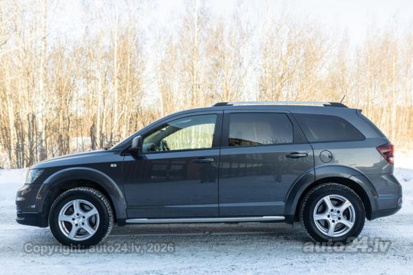 Grey Fiat Freemont 2015 in Tallinn, with an engine capacity of 2.00 L and mileage of 178 thousand km for 6700 €, photo 3 on AUTOMOTO.COM.LV