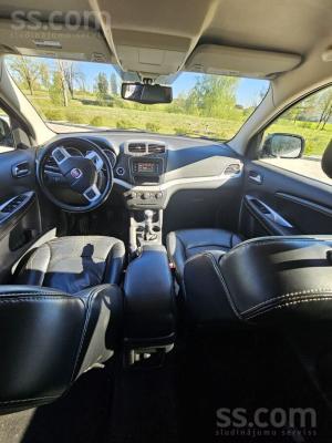 Fiat Freemont 2011 in Aizkraukle, with an engine capacity of 2.00 L and mileage of 303 thousand km for 3900 €, photo 4 on AUTOMOTO.COM.LV