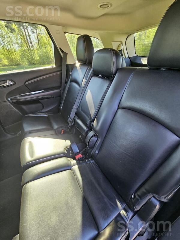 Fiat Freemont 2011 in Aizkraukle, with an engine capacity of 2.00 L and mileage of 303 thousand km for 3900 €, photo 5 on AUTOMOTO.COM.LV