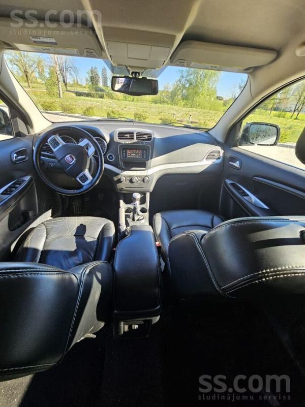 Fiat Freemont 2011 in Aizkraukle, with an engine capacity of 2.00 L and mileage of 303 thousand km for 3600 €, photo 3 on AUTOMOTO.COM.LV