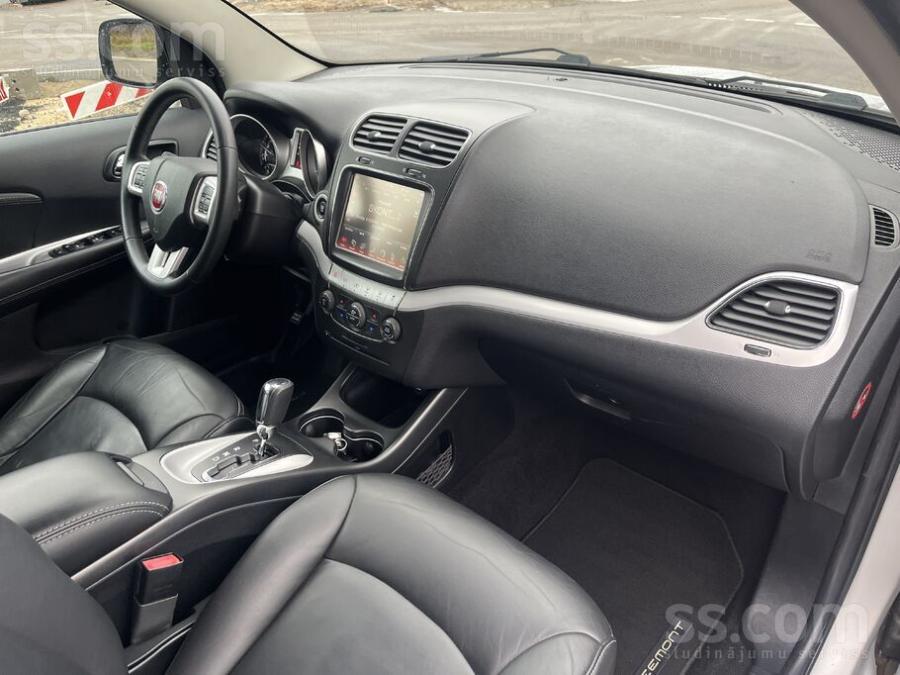Fiat Freemont 2015 Rīga, ar dzinēja tilpumu 2.00 L un nobraukumu 135 tūkst. km par 7900 €, foto 11 vietnē AUTOMOTO.COM.LV