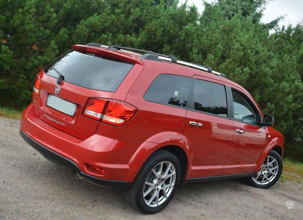 Red Fiat Freemont 2012 in Klaipeda, with an engine capacity of 1.96 L and mileage of 240 thousand km for 5850 €, photo 3 on AUTOMOTO.COM.LV