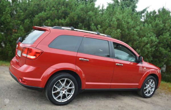 Red Fiat Freemont 2012 in Klaipeda, with an engine capacity of 1.96 L and mileage of 240 thousand km for 5850 €, photo 5 on AUTOMOTO.COM.LV