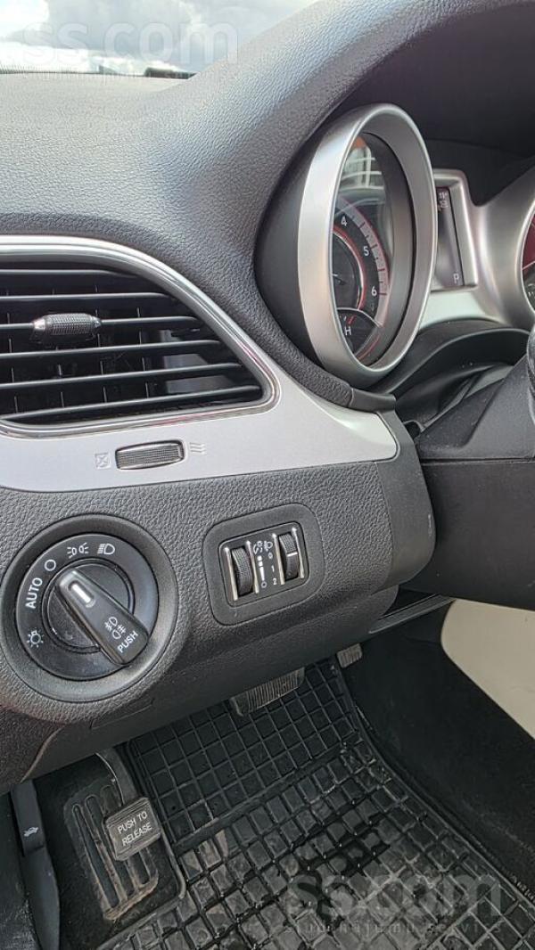 Sarkans Fiat Freemont 2013 Kuldīga, ar dzinēja tilpumu 2.00 L un nobraukumu 148 tūkst. km par 6800 €, foto 8 vietnē AUTOMOTO.COM.LV
