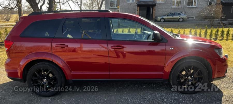 Red Fiat Freemont 2015 in Tallinn, with an engine capacity of 2.00 L and mileage of 202 thousand km for 6999 €, photo 4 on AUTOMOTO.COM.LV