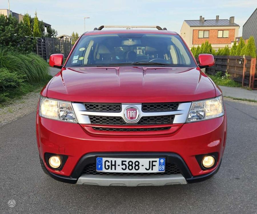 Sarkans Fiat Freemont 2016 Viļņa, ar dzinēja tilpumu 1.96 L un nobraukumu 211 tūkst. km par 7800 €, foto 4 vietnē AUTOMOTO.COM.LV