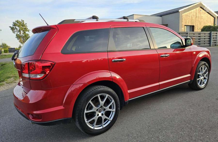 Sarkans Fiat Freemont 2016 Viļņa, ar dzinēja tilpumu 1.96 L un nobraukumu 211 tūkst. km par 7800 €, foto 5 vietnē AUTOMOTO.COM.LV