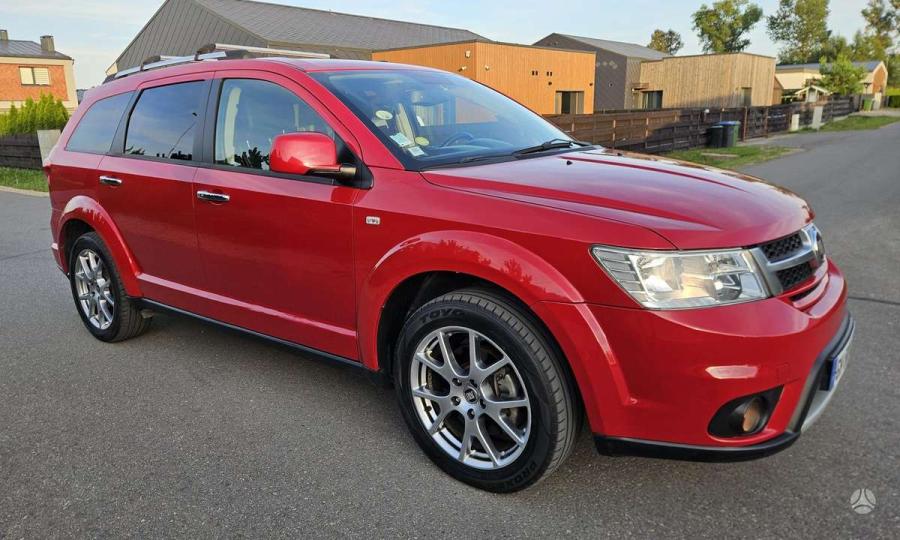 Sarkans Fiat Freemont 2016 Viļņa, ar dzinēja tilpumu 1.96 L un nobraukumu 211 tūkst. km par 7800 €, foto 6 vietnē AUTOMOTO.COM.LV