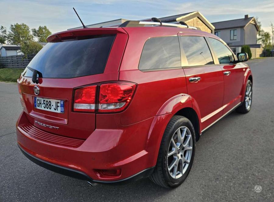 Sarkans Fiat Freemont 2016 Viļņa, ar dzinēja tilpumu 1.96 L un nobraukumu 211 tūkst. km par 7800 €, foto 7 vietnē AUTOMOTO.COM.LV