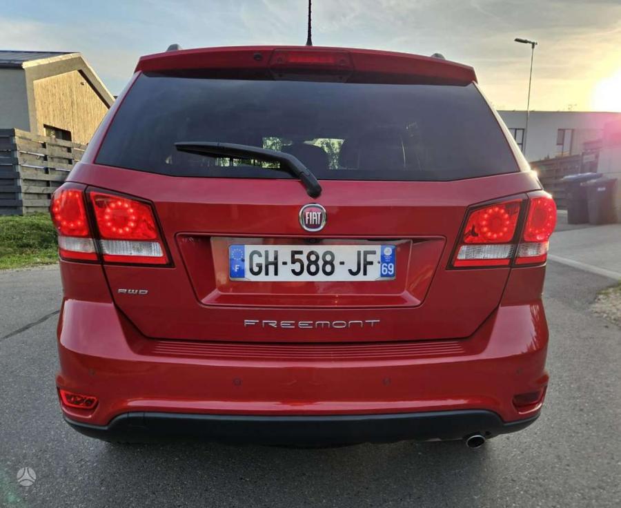 Sarkans Fiat Freemont 2016 Viļņa, ar dzinēja tilpumu 1.96 L un nobraukumu 211 tūkst. km par 7800 €, foto 12 vietnē AUTOMOTO.COM.LV