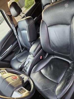 Sarkans Fiat Freemont 2016 Viļņa, ar dzinēja tilpumu 1.96 L un nobraukumu 211 tūkst. km par 7800 €, foto 14 vietnē AUTOMOTO.COM.LV