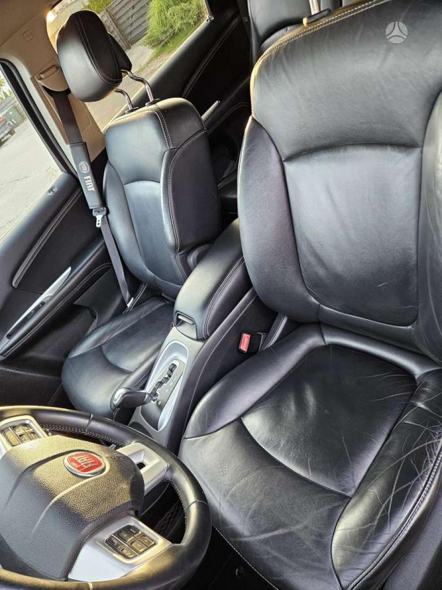 Sarkans Fiat Freemont 2016 Viļņa, ar dzinēja tilpumu 1.96 L un nobraukumu 211 tūkst. km par 7800 €, foto 14 vietnē AUTOMOTO.COM.LV